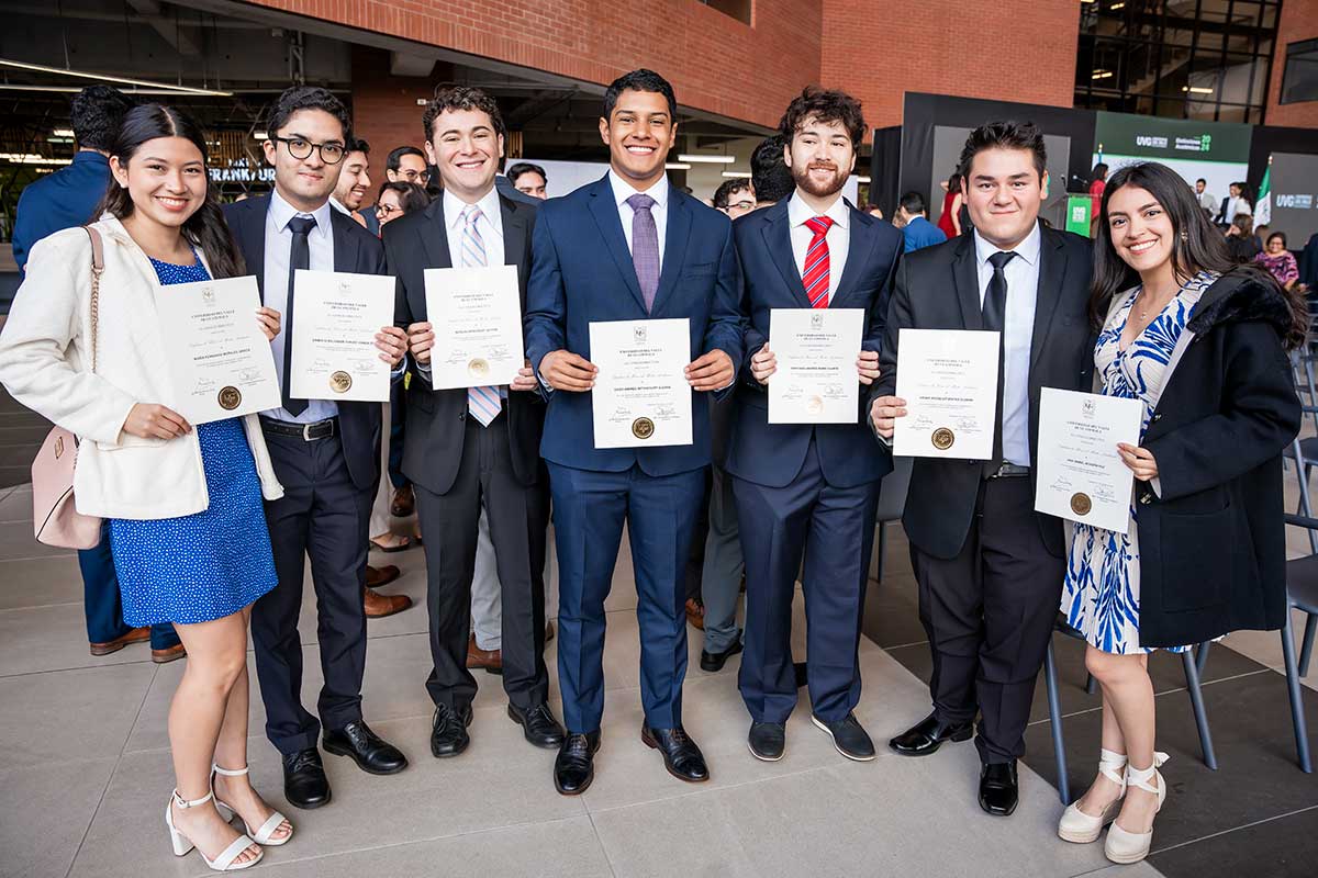 Reconocemos la excelencia en la ceremonia de Distinciones Académicas 2024 | Actualidad UVG